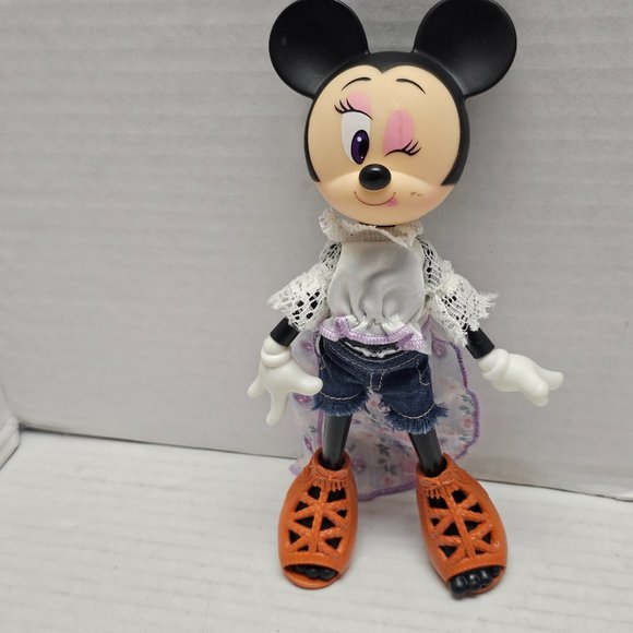 Disney | Toys | Disney Minnie Mouse Poseable Figure Fashion Winking ...
